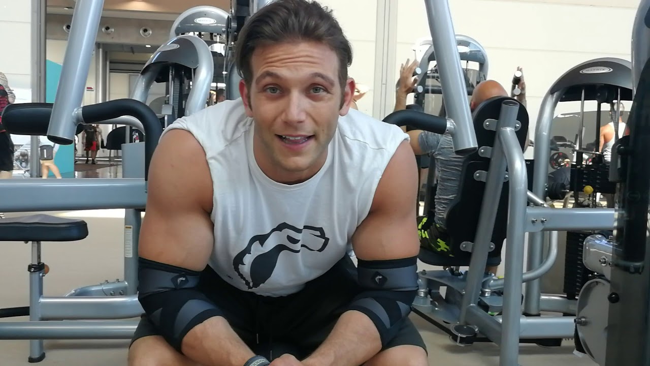 Come fare le spinte alla Chest Press con Diego Sechi - YouTube