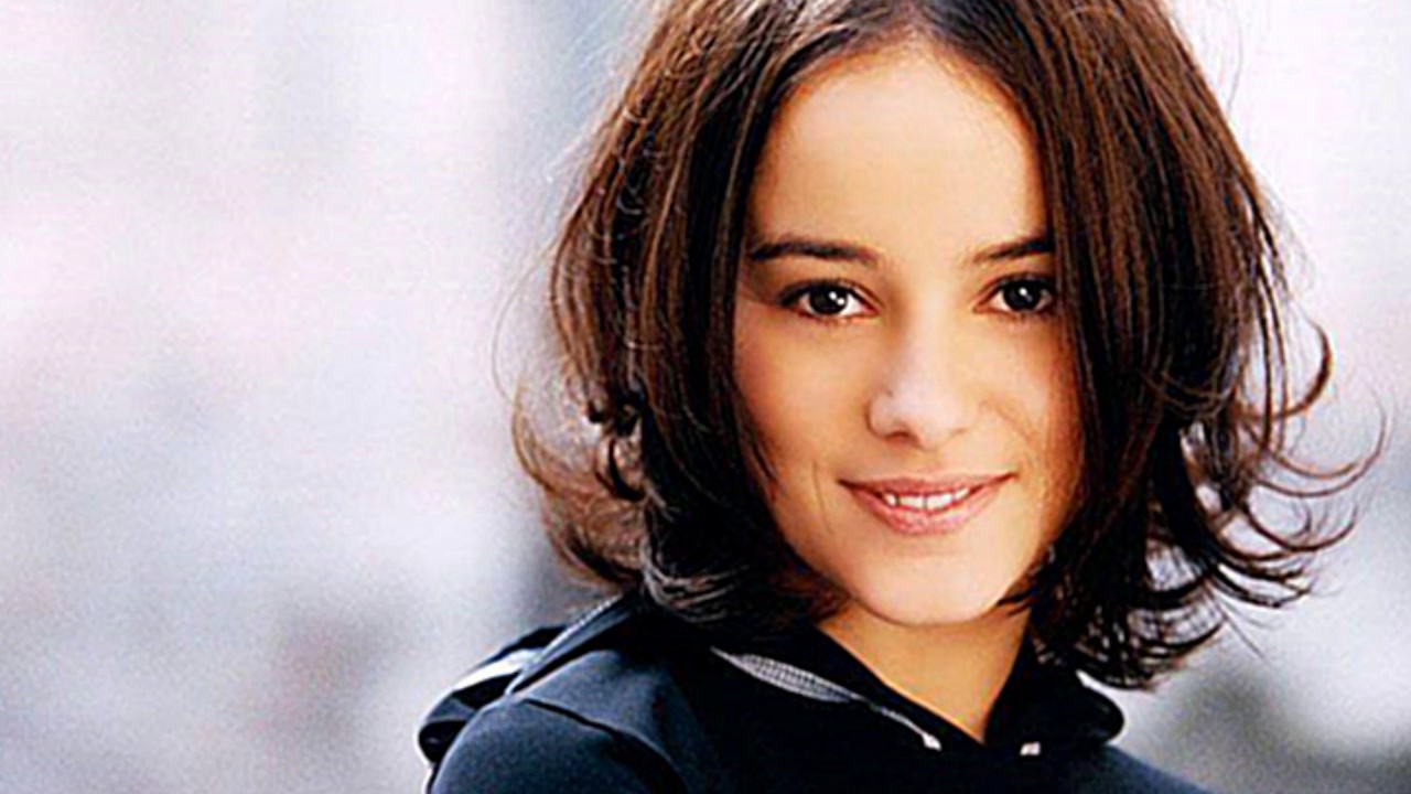 Alizée's Song - YouTube