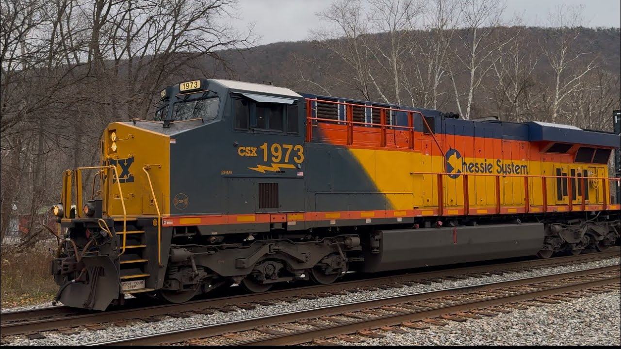 CSX 1973 Chessie System heritage unit leads I115 westbound at ...