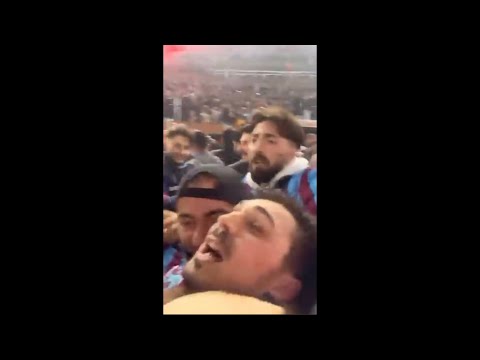 Abdulkadir Ömür’ün Bayıldığı Anlar | Şampiyonluk Kutlamaları Taraftarlar Sahaya İndi #Trabzonspor