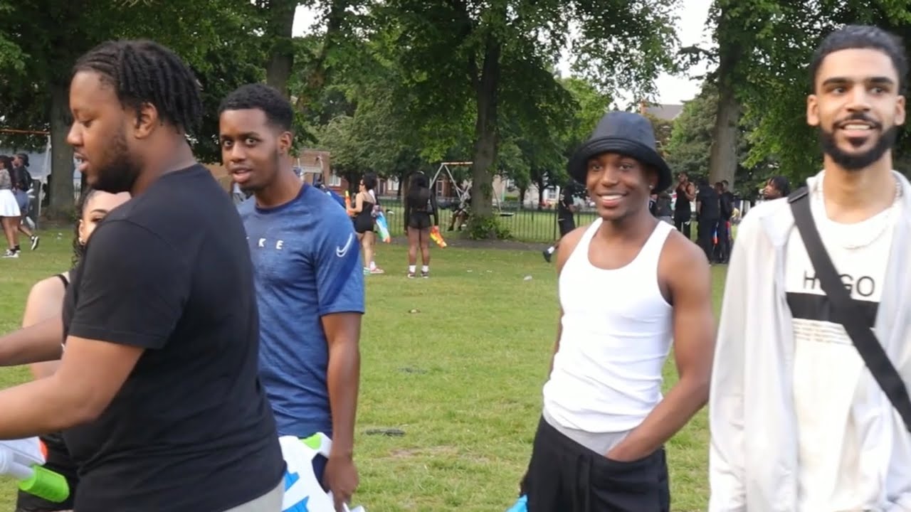 Water fight 💦 [ Victoria park ] - YouTube