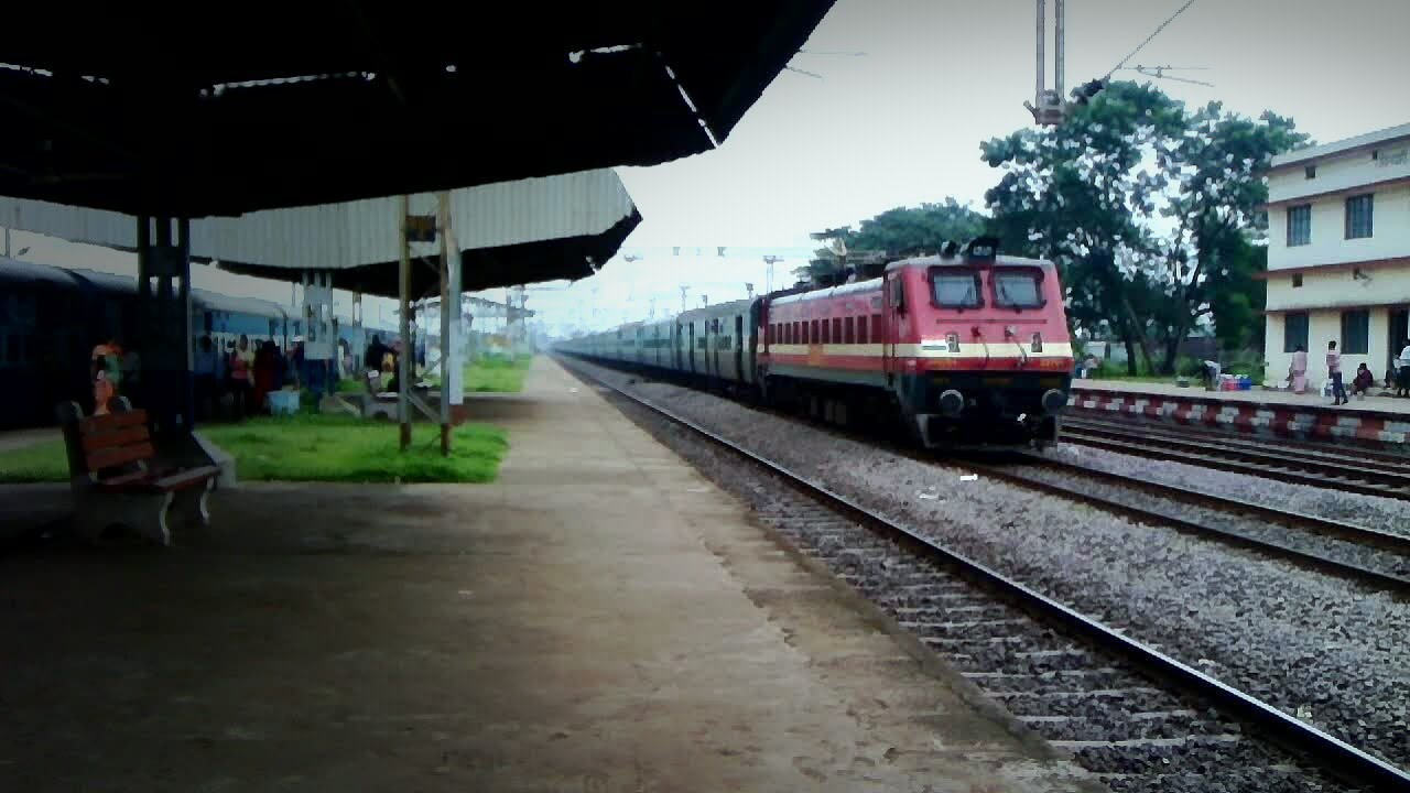 Howrah Pune Azad Hind Express Smacking Siliari At MPS:Indian Railways ...