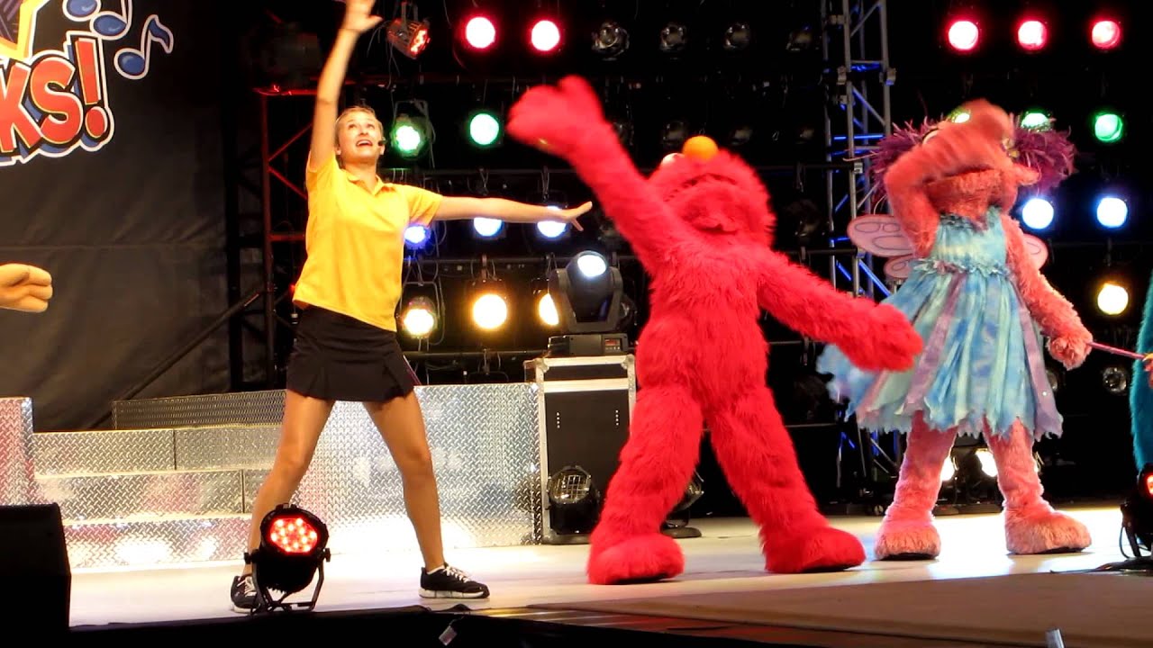 Lauren DeFilippo in Elmo Rocks Sunny Days at SeaWorld San Antonio - YouTube