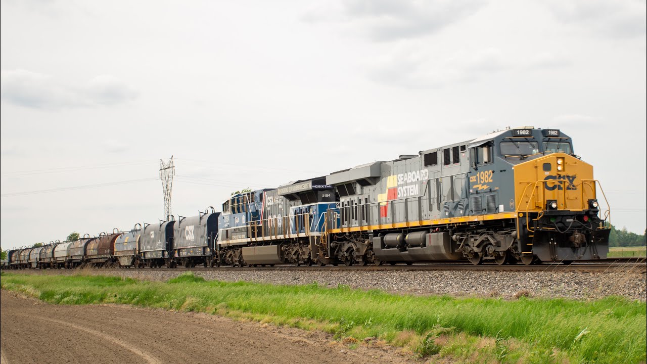 Railfan Shortie:CSX 1982 and CSX 3194 leading a short M351 in Milford ...