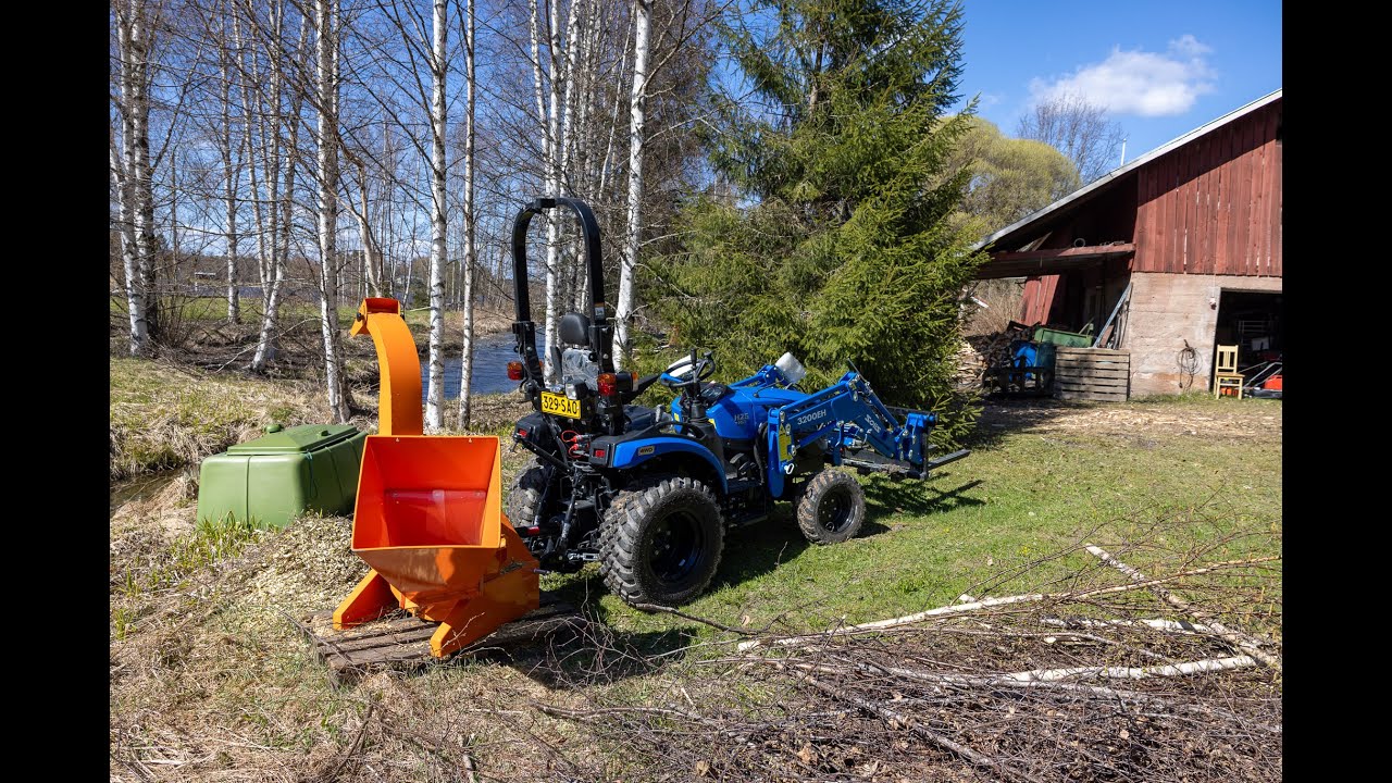Solis 26 HST 4wd + Solis Haketin jopa 100mm puulle - YouTube