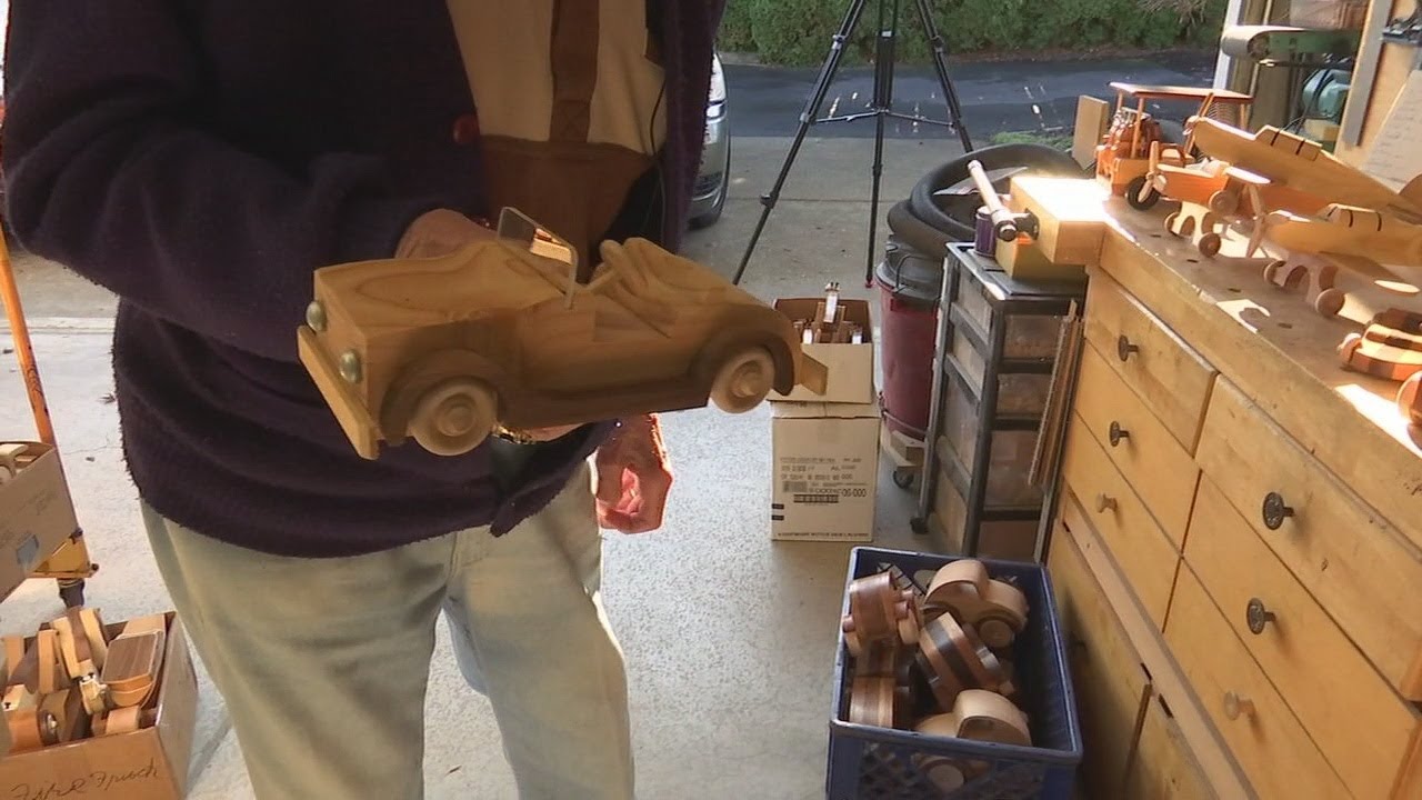 WWII veteran handcrafts wooden toys, gives them away for the holidays ...