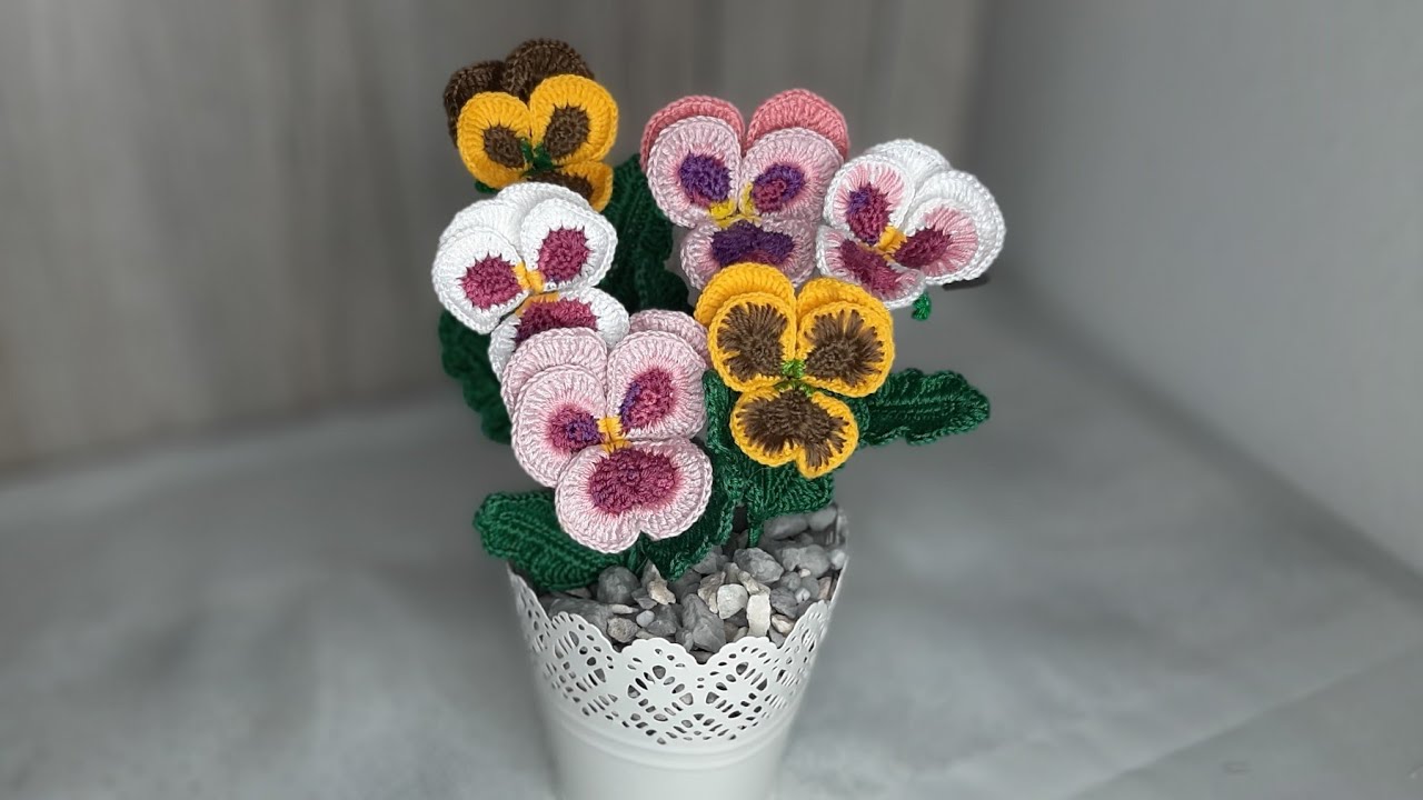Panselute crosetate/ How to crochet Pansy flower 🌼 - YouTube