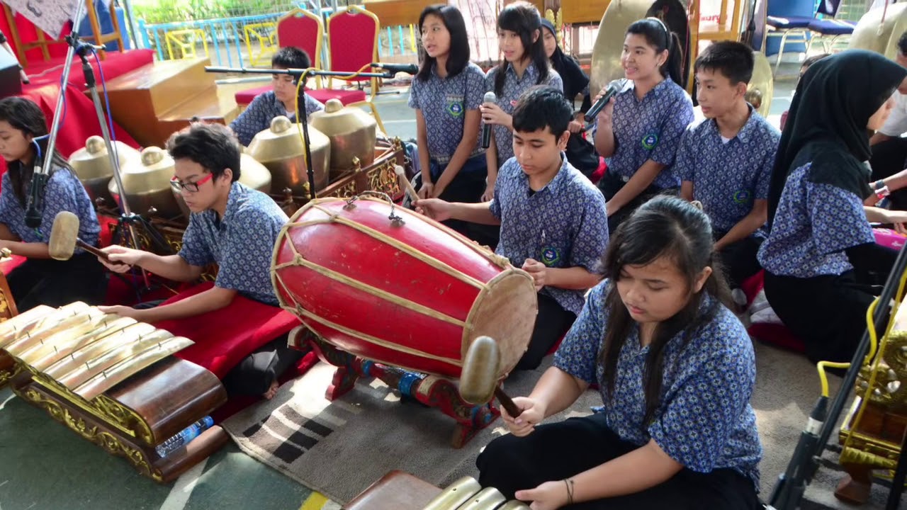 Teaching Karawitan at IISY Myanmar by Joko Sudibyo - YouTube