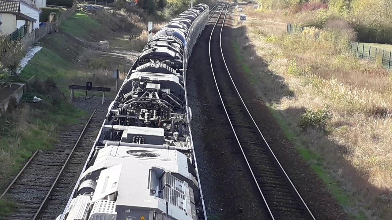 TER LAON PARIS NORD sortant de la gare de LAON - YouTube