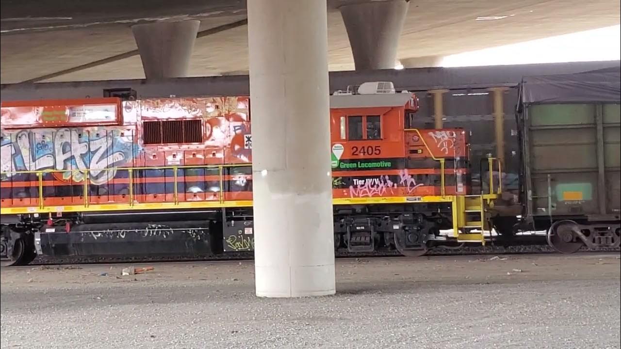 BNSF autorack train 3 intermodals passing SJVR 2405 Fresno ca - YouTube