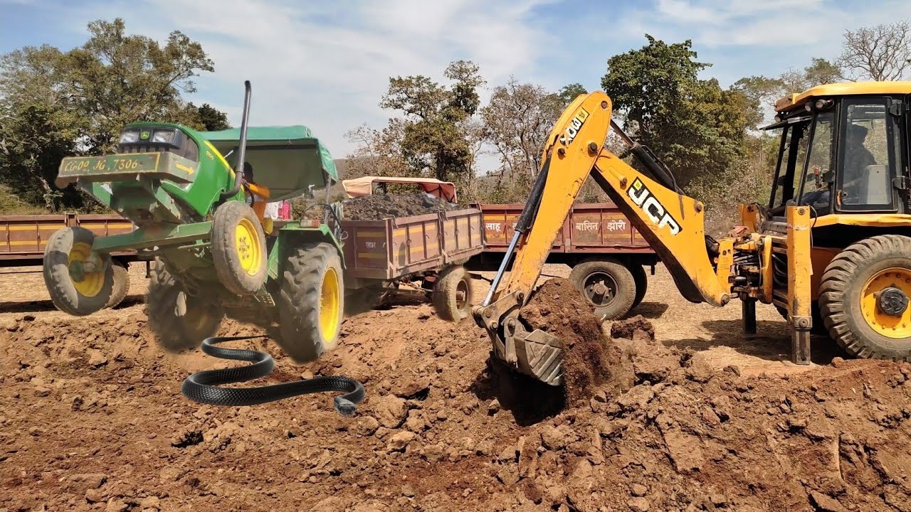 New Jcb 3dx Backhoe Machine Loading mud in John Deere tractor | Jcb ...
