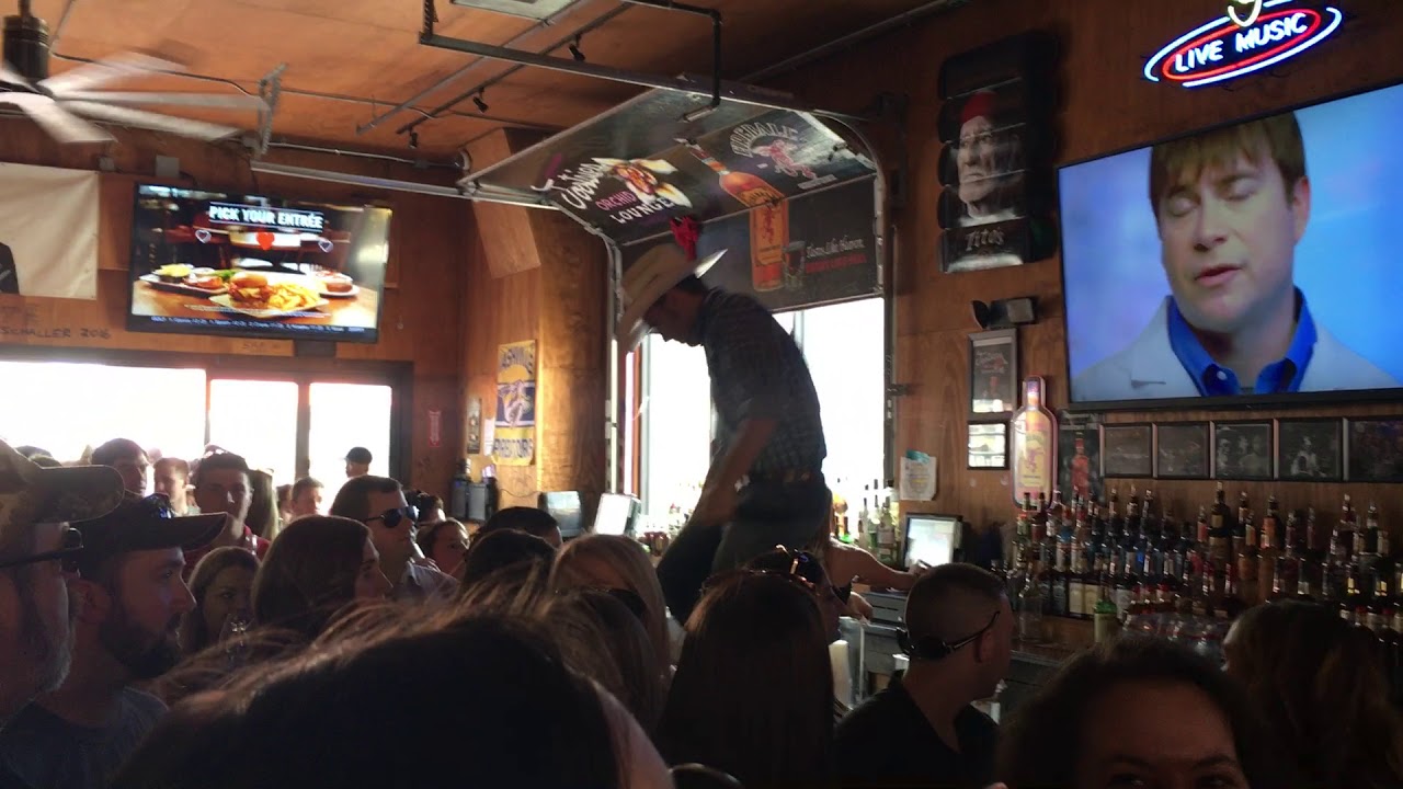 Noah Garner live @Tootsies Nashville- Save A Horse - YouTube