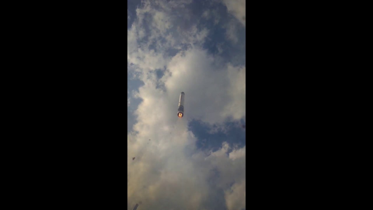 Thrust Vector Control Model Rocket (strong crosswind) - YouTube