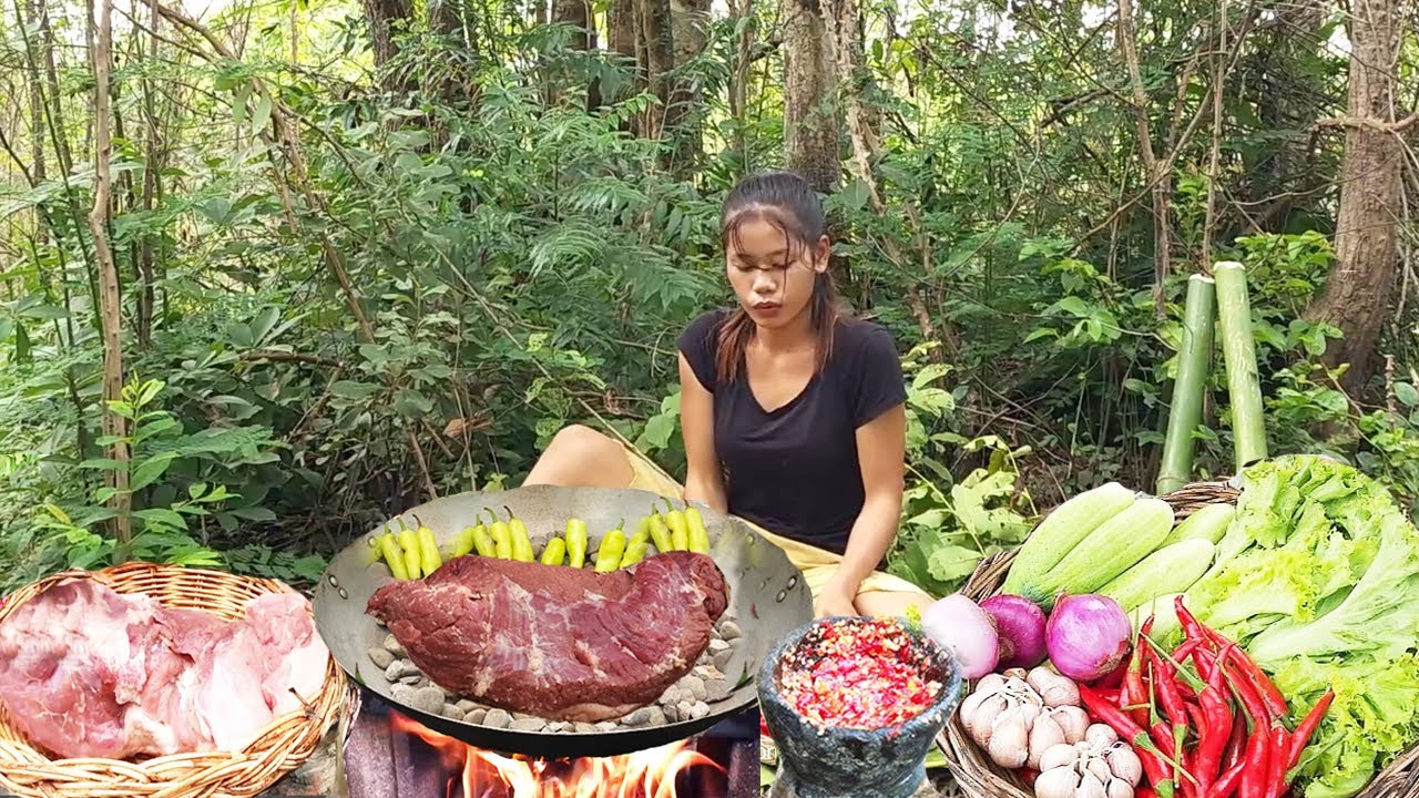 Yummy Cooking Spicy Beef Steak with eating with fresh vegetable for ...