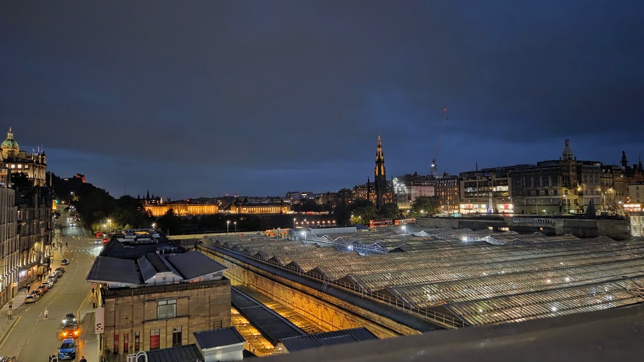 🌙 Magical Night Walk in Edinburgh | Scotland After Dark on the Royal ...
