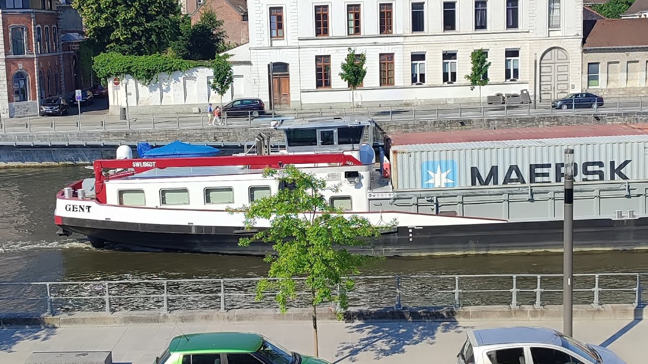 La navigation sur le fleuve L'Escaut bat son plein. - YouTube