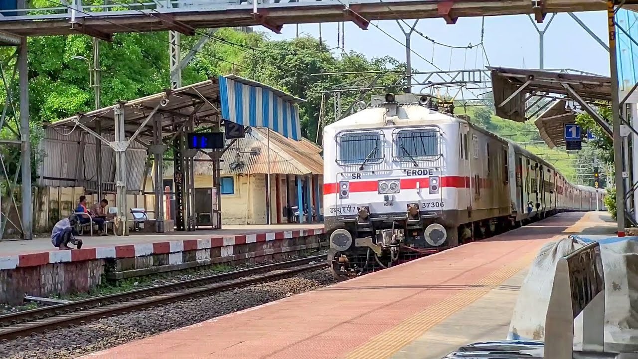 Udyan express climbs a slight gradient at Kamshet!! - YouTube