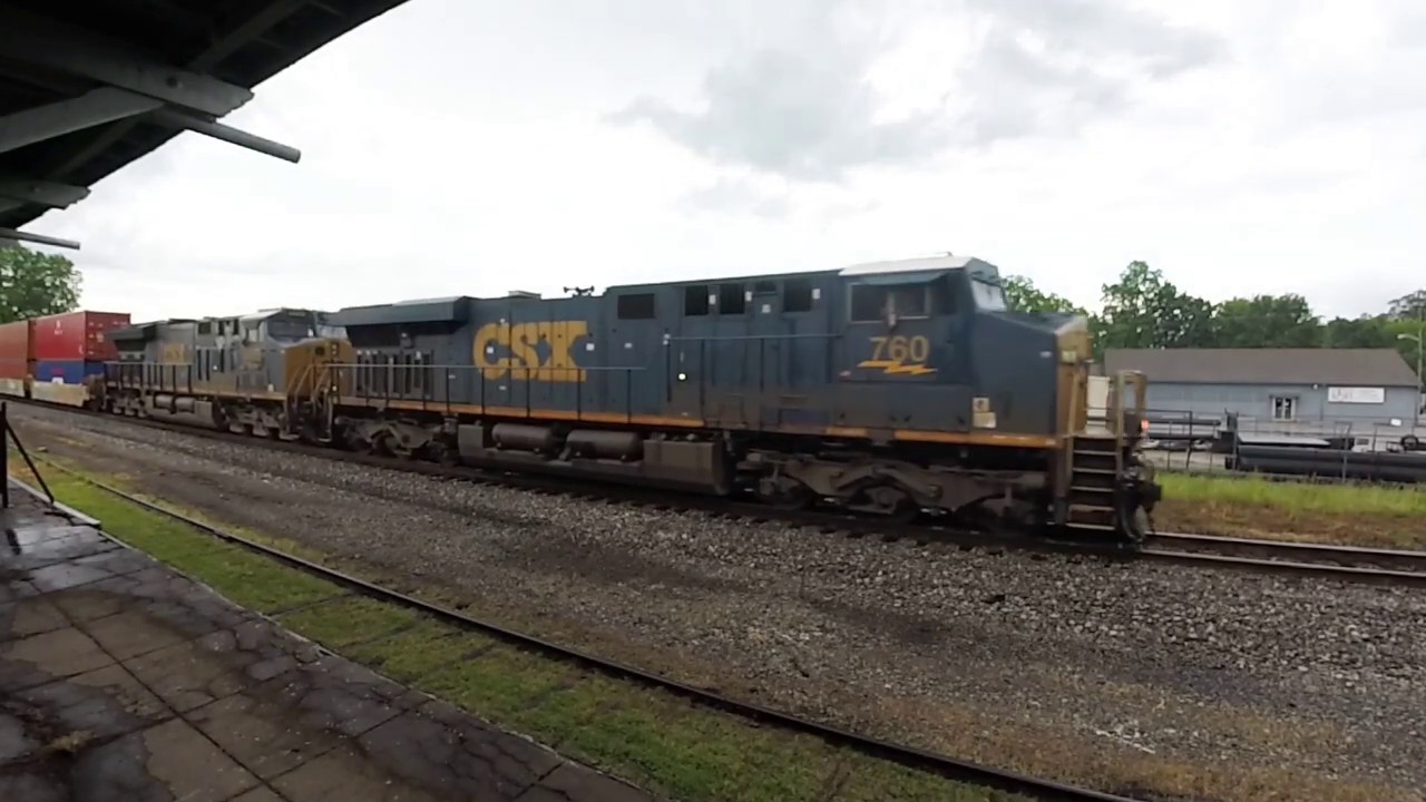 Raining Railfanning - Long CSX Q125 in the Rain - YouTube