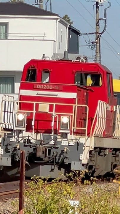 名古屋港線を行くDD200+キヤ97 - YouTube