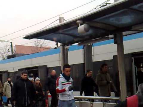 Tramvay Istanbul Ein und Ausfahrt Bombardier Flexity Swift
