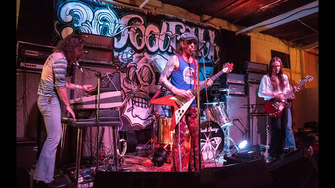 B Pussy Performing at Walters Downtown Houston - YouTube