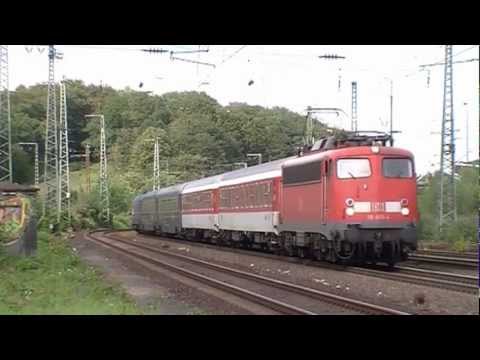 110 493 mit Autozug und langem Pfiff durch Köln West(Bügelfalte)
