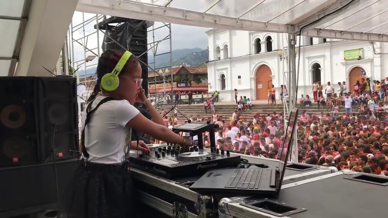 Fernanda Cardozo Dj Audio en vivo Set Electrónica - YouTube