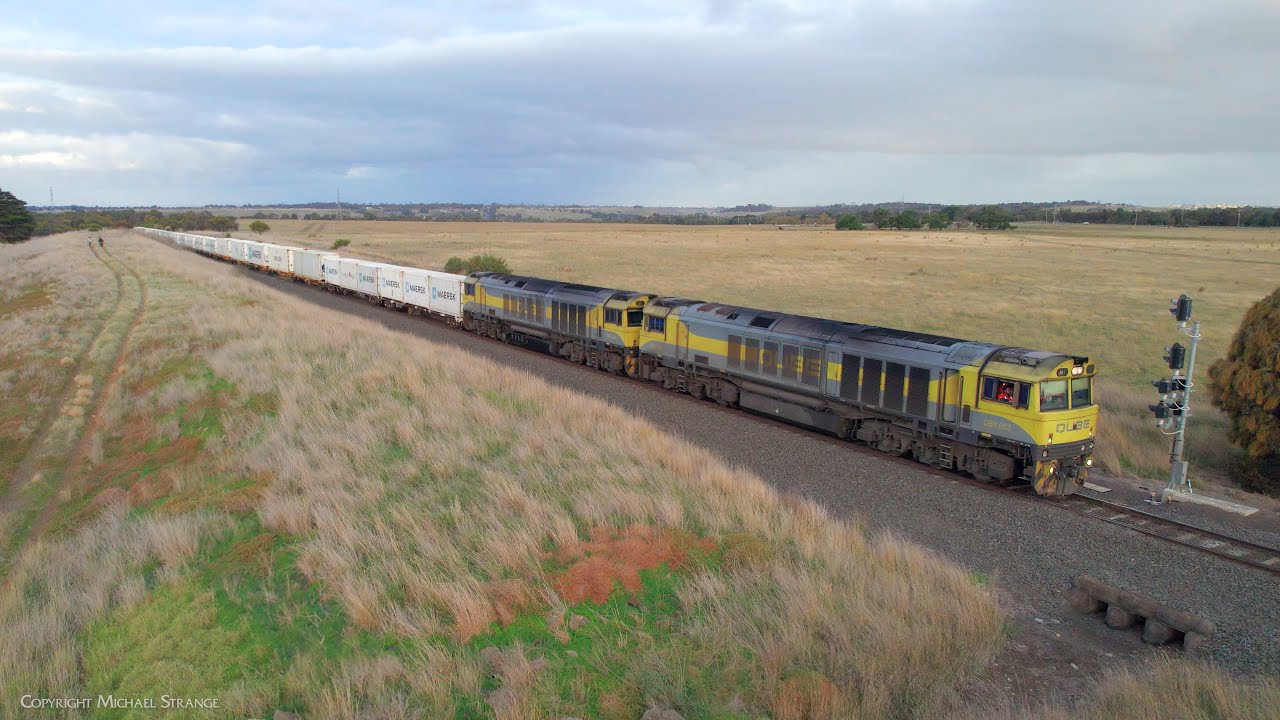 1MK1 QUBE Container Train to Bordertown With QBX003 QBX001 (19/5/2024 ...