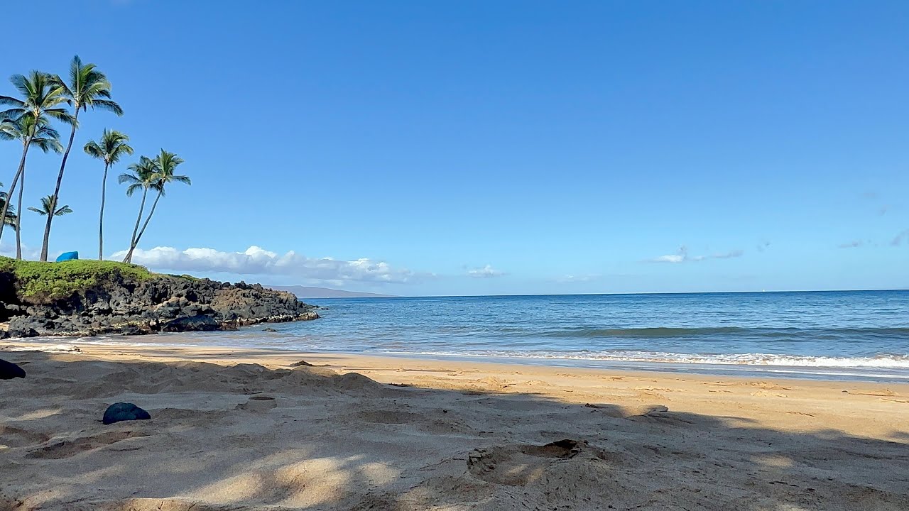 Ulua beach in Maui - YouTube
