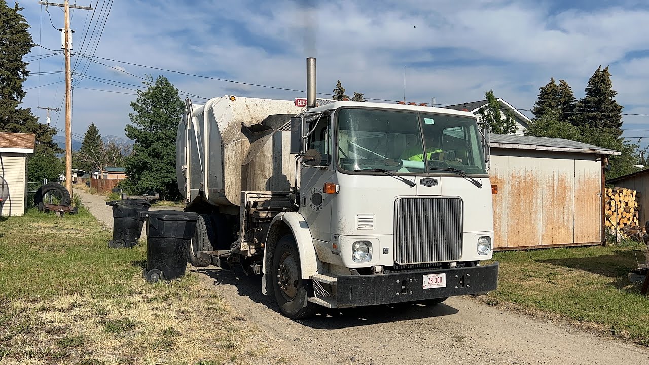 Mini Garbage Truck- Wx-42 Autocar Rapid Rail - YouTube
