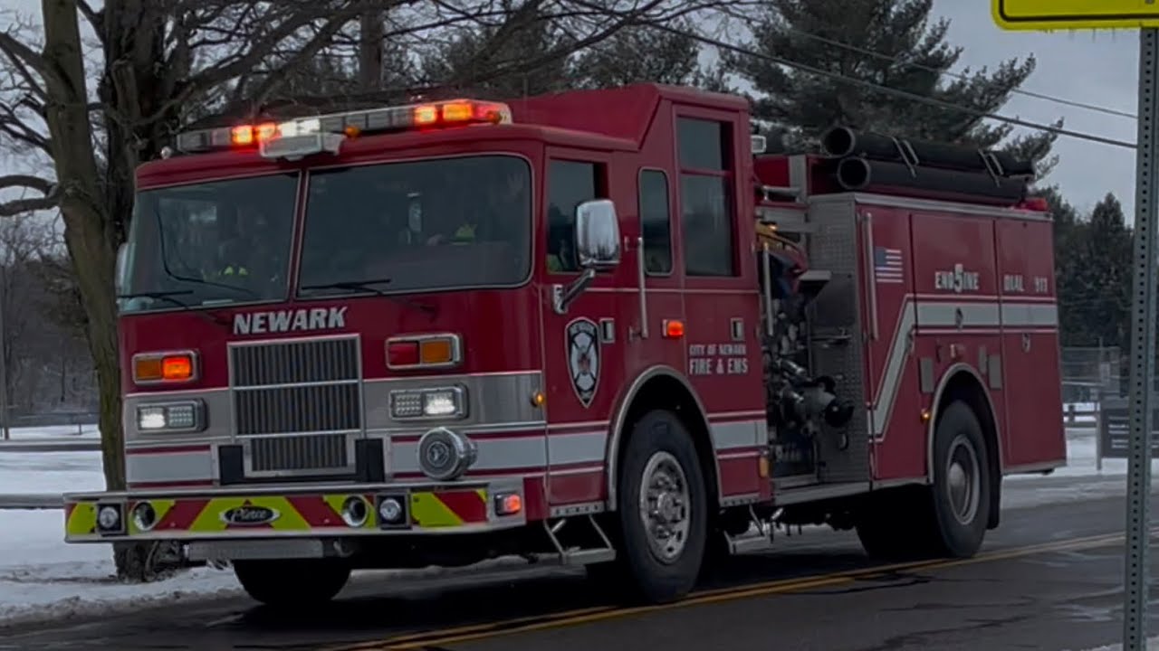 Newark Ohio Division of Fire Engine 5 Responding - YouTube
