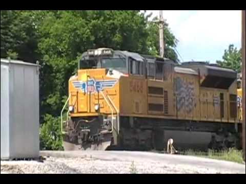K5LLA Horn Comparison vid, SD70ACe & SD70M-2 units 2010... - YouTube