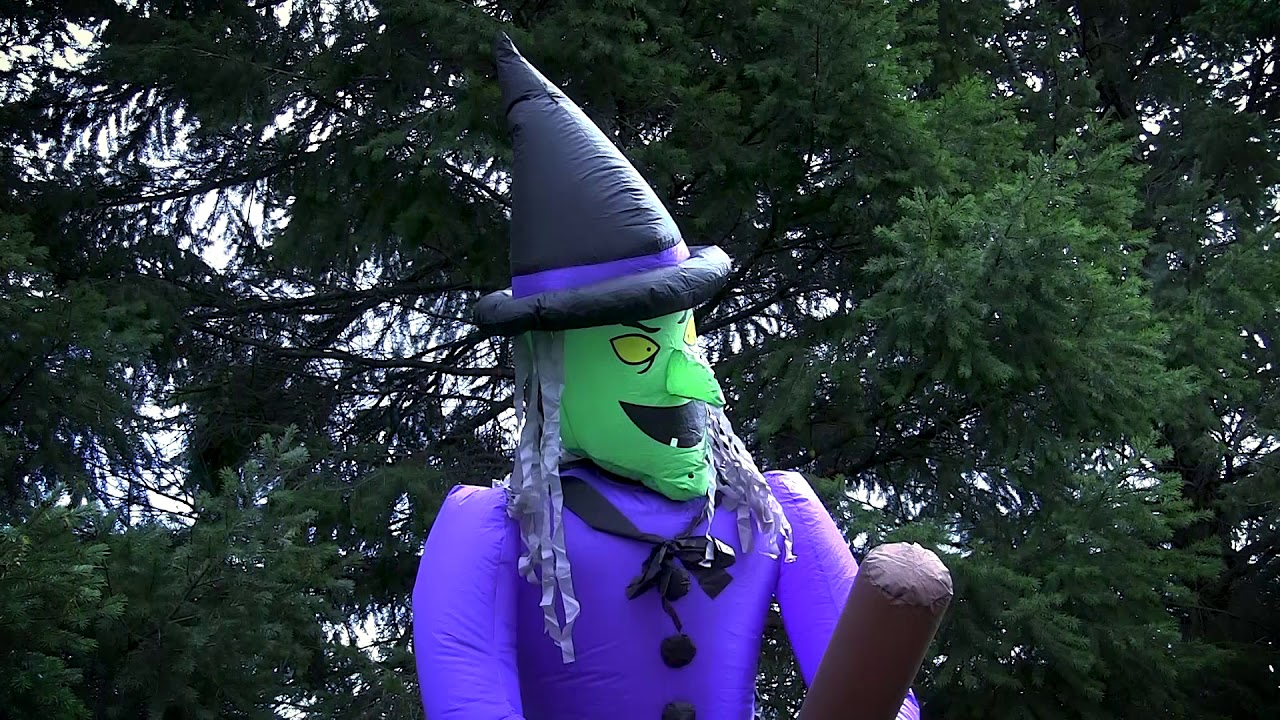 Inflatable Flying Witch - Northlight CT 92-948-107 - YouTube
