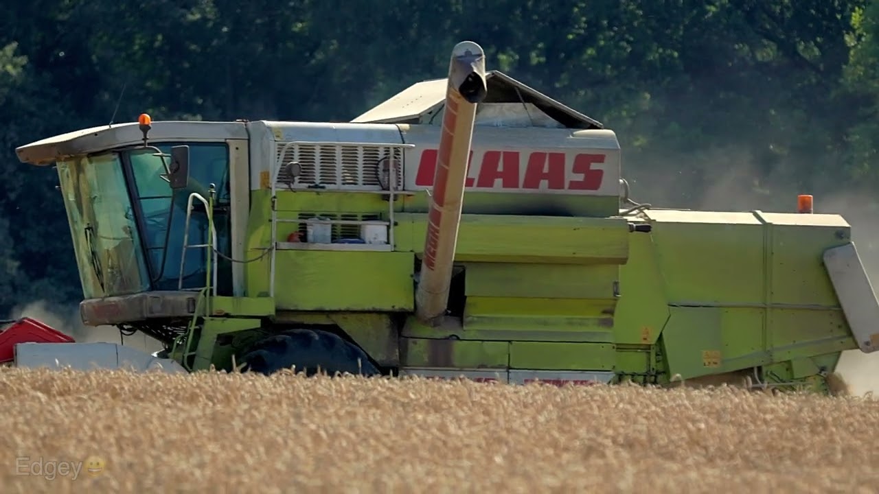 Class Dominator combine harvester - YouTube