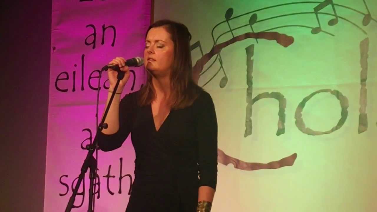 Maeve MacKinnon at Ceol Cholasa - YouTube