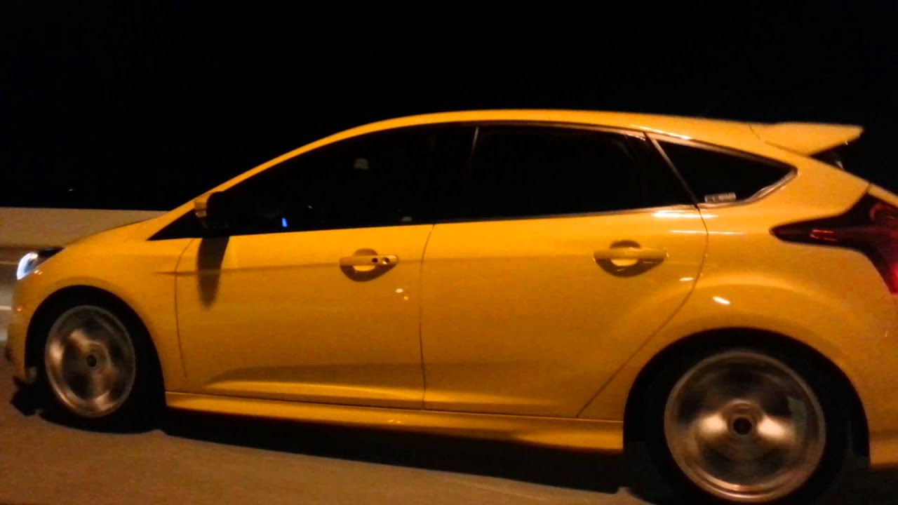 Ford Focus ST vs Neon SRT4 - YouTube