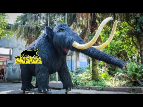 Animatronic Mammoth Group Ice Age-PA-02-A - YouTube