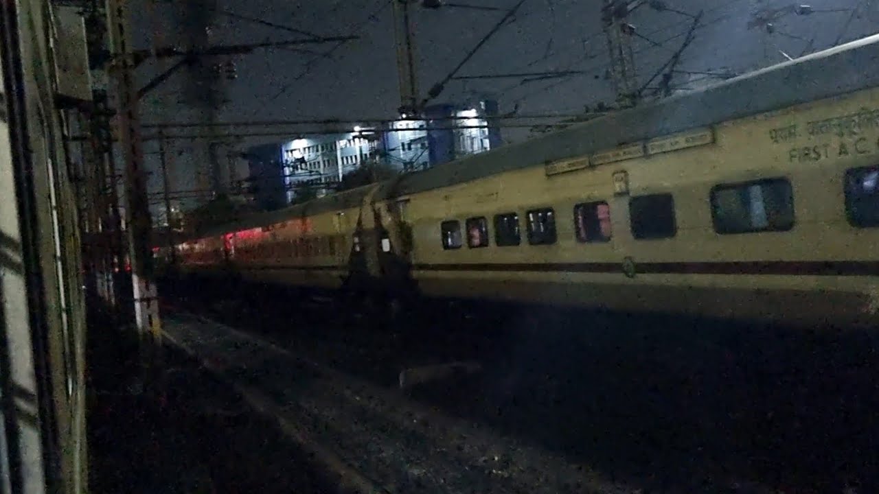 Parellal Train Terminating 😱| 12311 Howrah - Kalka Mail (Netaji Express ...