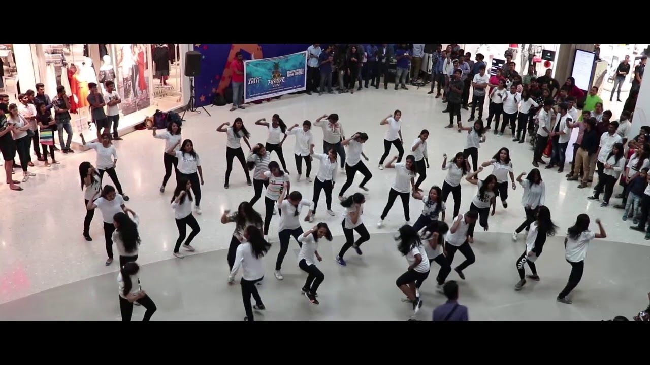 Furore 2k18 official flashmob video || Vega city mall ||Dayanandasagar ...