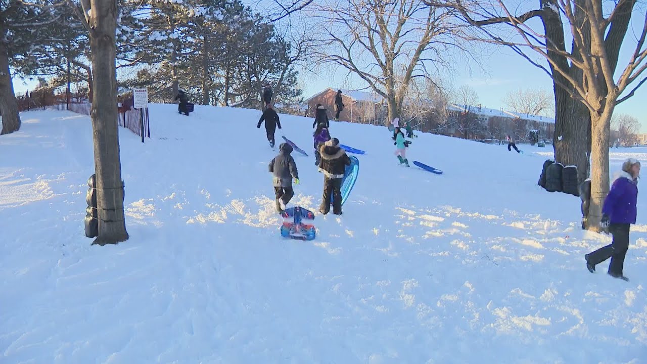 Winter storm dumps several inches of snow on Chicago area - YouTube