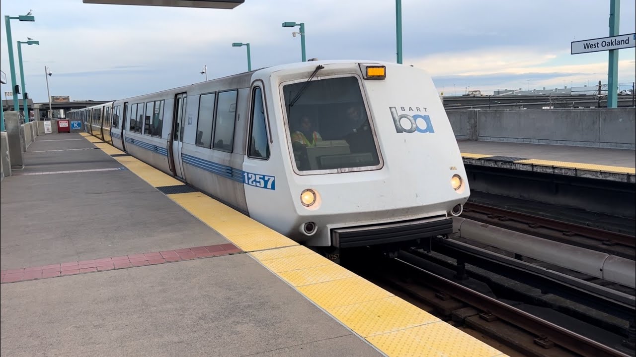 Bart Legacy Fleet 6-Car Daly City Train Arriving at West Oakland ...