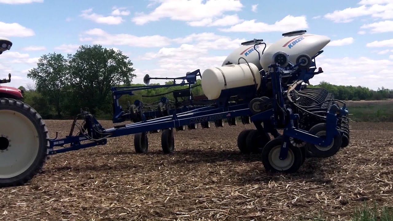Kinze 3700 Planter Folding from Field to Transport Position - YouTube