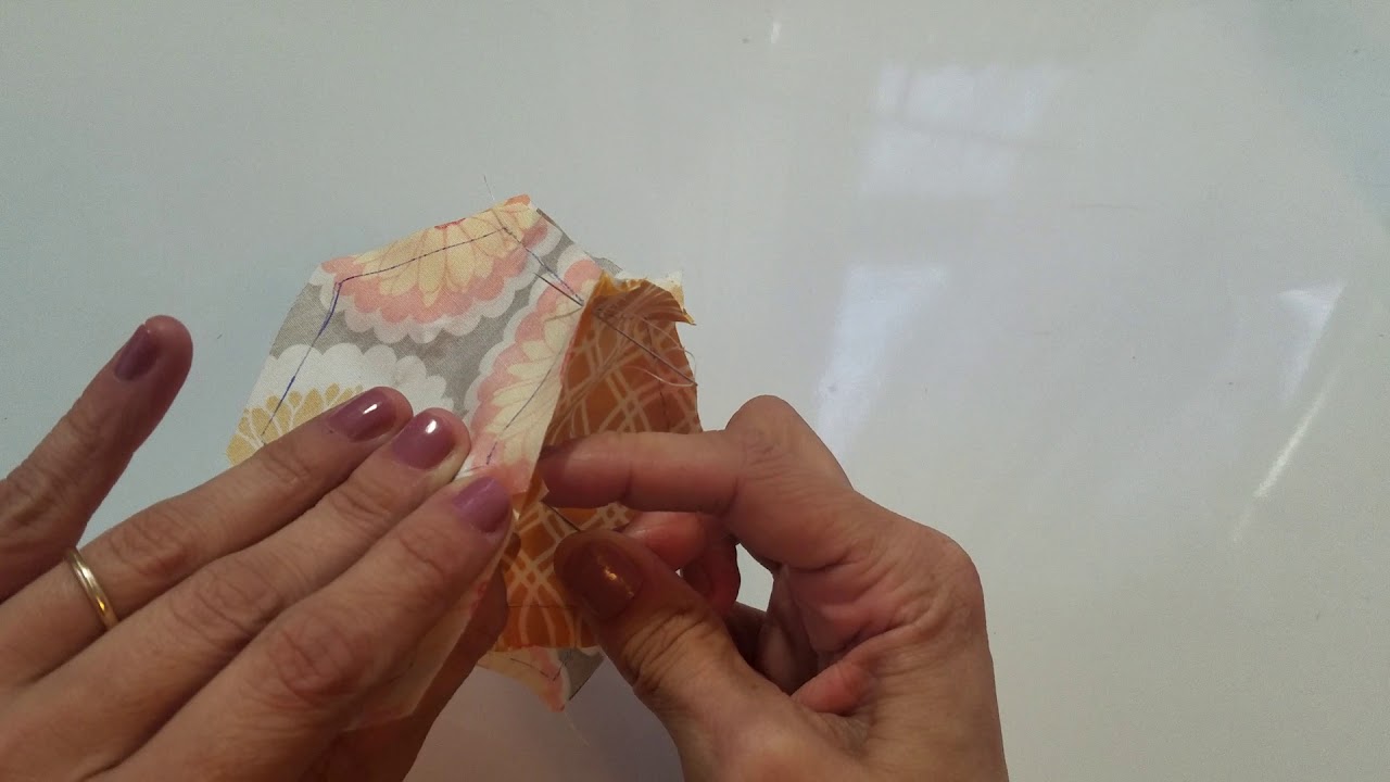 Joining Hexagons by Hand without Paper piecing - YouTube