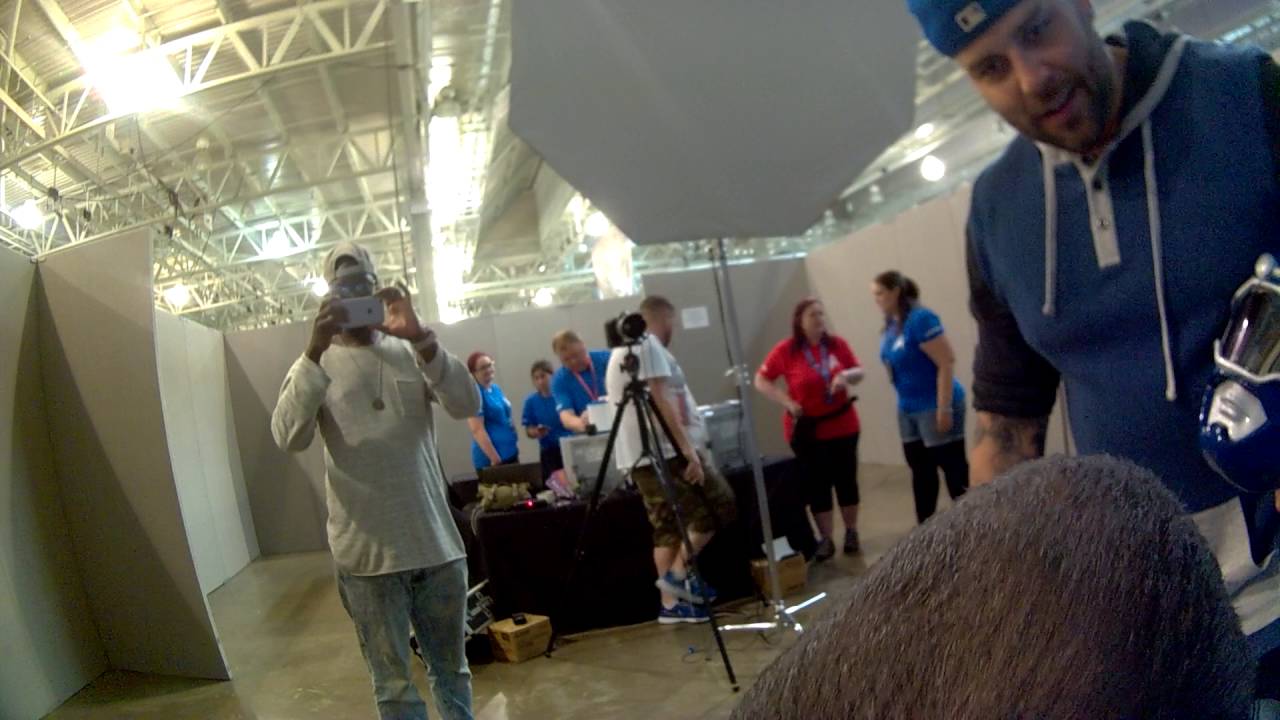 Me meeting Blake Foster aka Justin At LFCC 29/7/2016 - YouTube