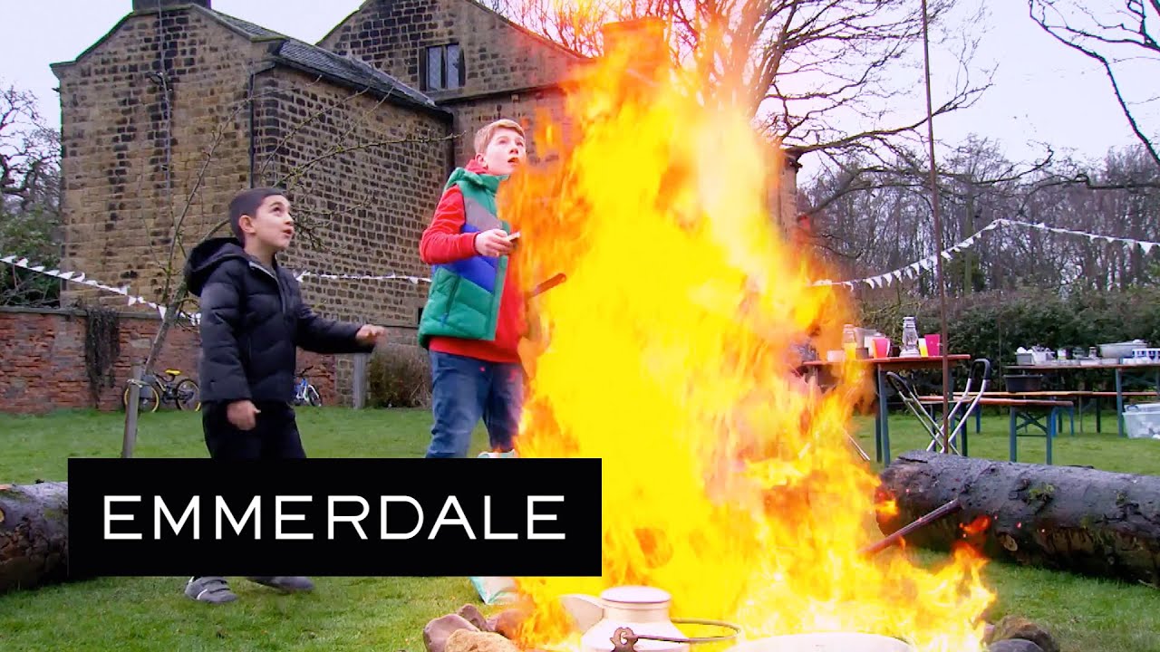 Emmerdale - Arthur And Archie Cause A Fire At The Campsite - YouTube