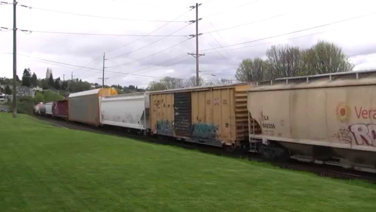 BNSF 8074 Leads A Mixed Freight @ Old Town Tacoma, WA w Canon HF11 - YouTube