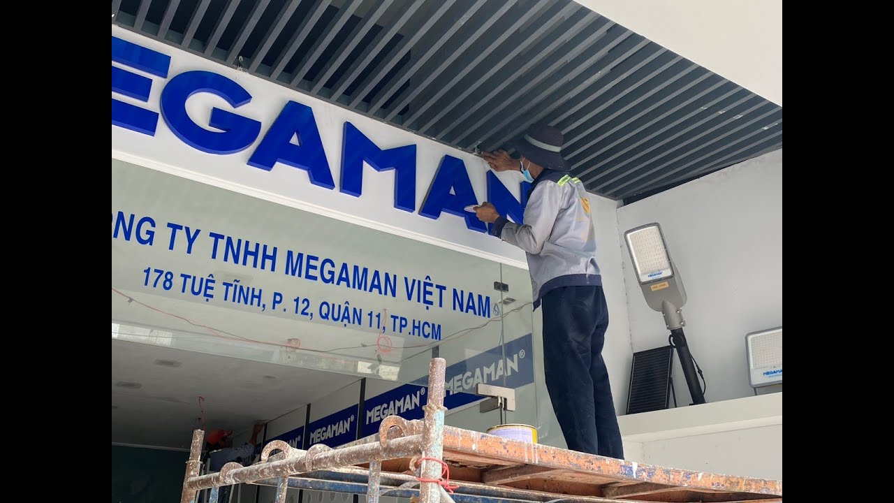Thi công showroom Công ty Megaman Việt Nam - YouTube