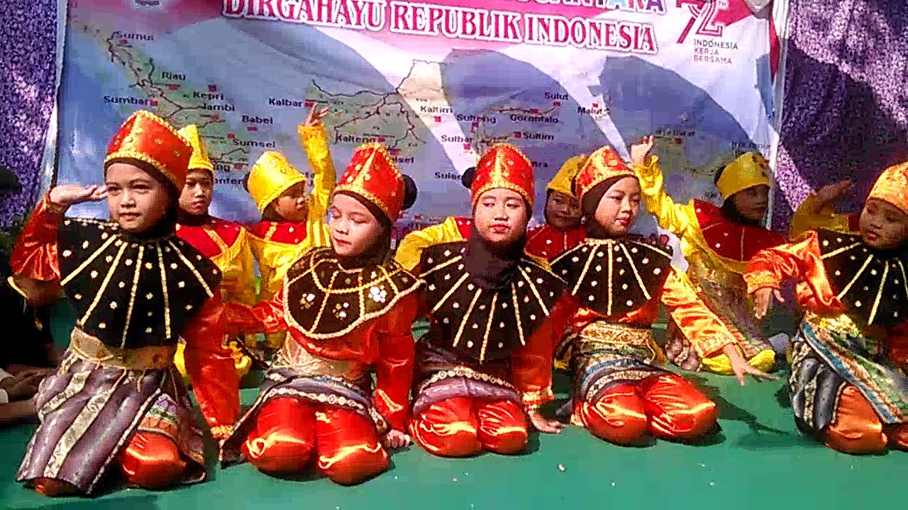 Pentas hari raya kemerdekaan - YouTube