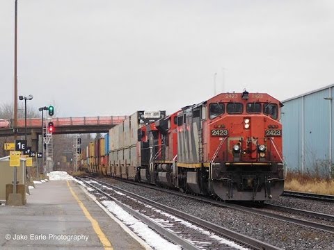 Dash 8! CN 2423 through Brockville - YouTube