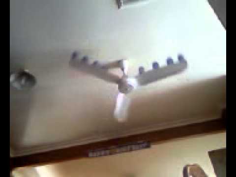 Pepsi cans on the fane Video.3gp